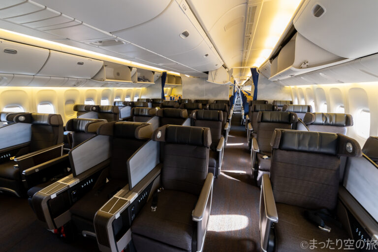 ANAのB777-200ER(722)のプレミアムクラスの座席の広さ・快適さを検証してみた - まったり空の旅